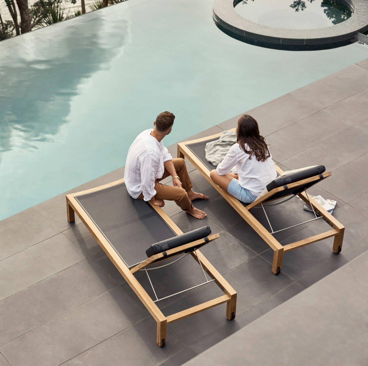 Outdoor Tables & Chairs, Sofas & Lounges | DEVON®