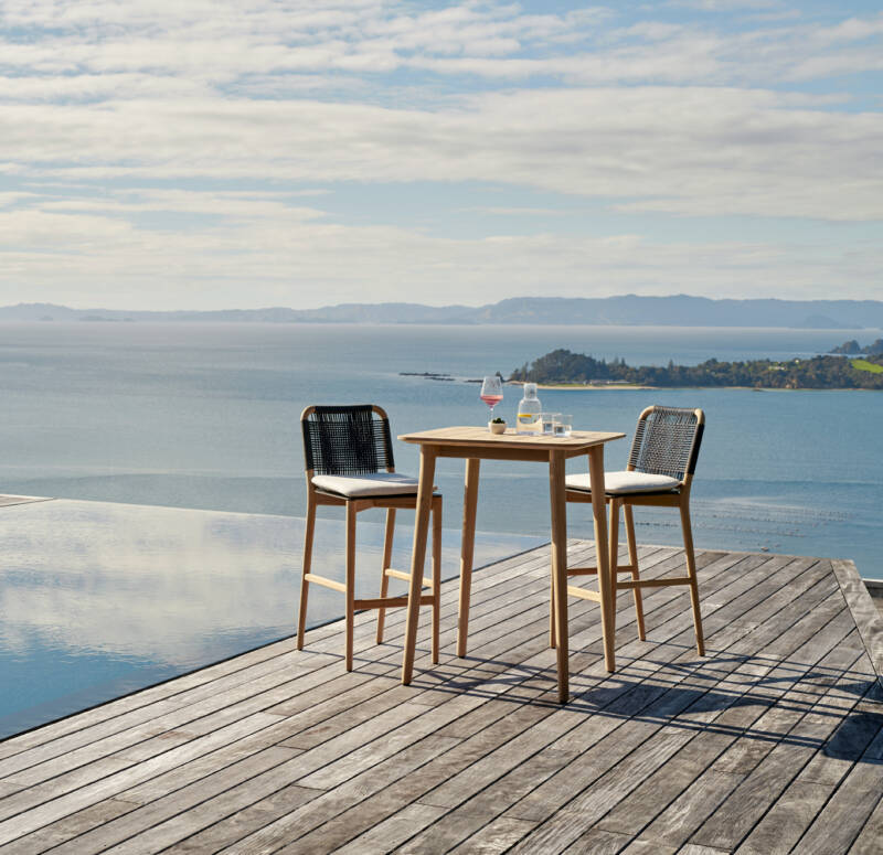 Outdoor Tables & Chairs, Sofas & Lounges | DEVON®