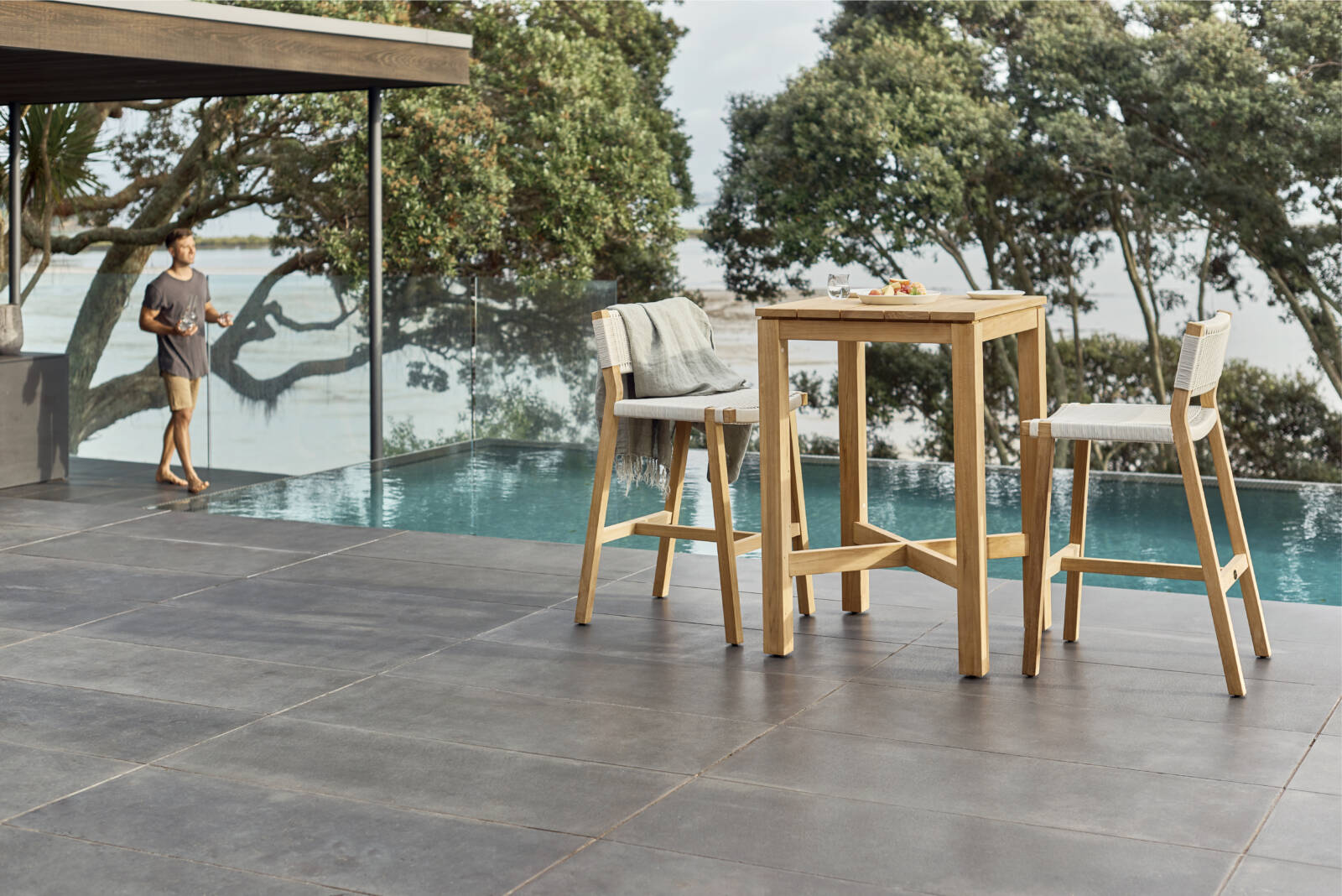 Outdoor Tables & Chairs, Sofas & Lounges | DEVON®